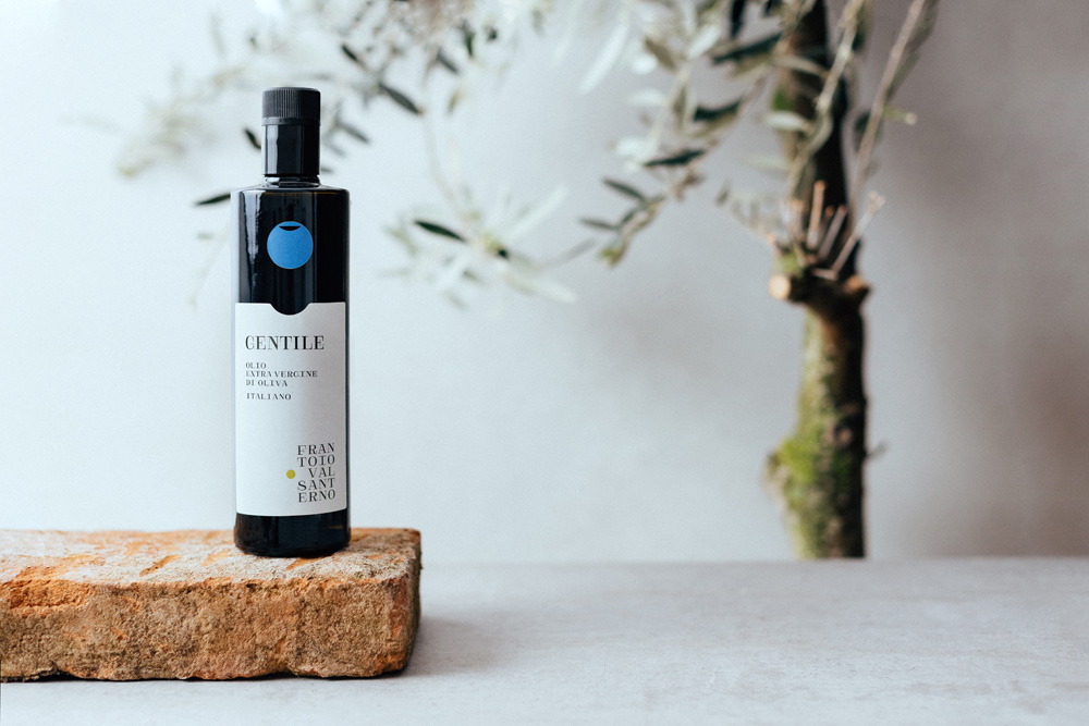 A GENTLE TOUCH ON OUR TABLES - OLIVE OIL - Frantoio Valsanterno English